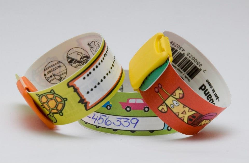 Bratari de identificare pentru copii – bebepufulete